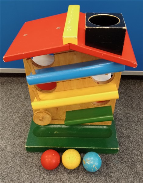 Ball Falling House and Balls